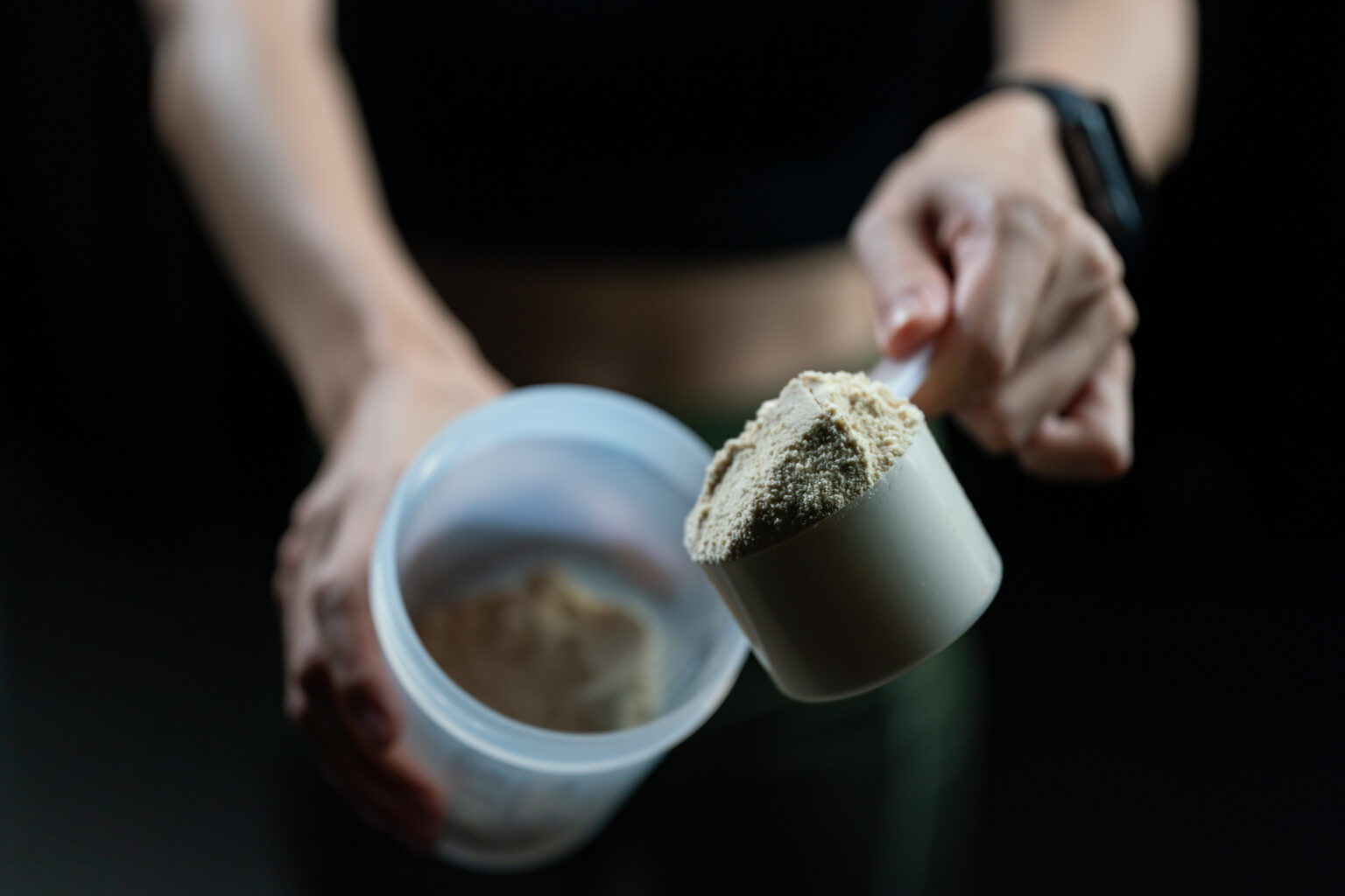 How to Mix Protein Powder: 5 Ways to Avoid Clumps, Froth & Boost ...
