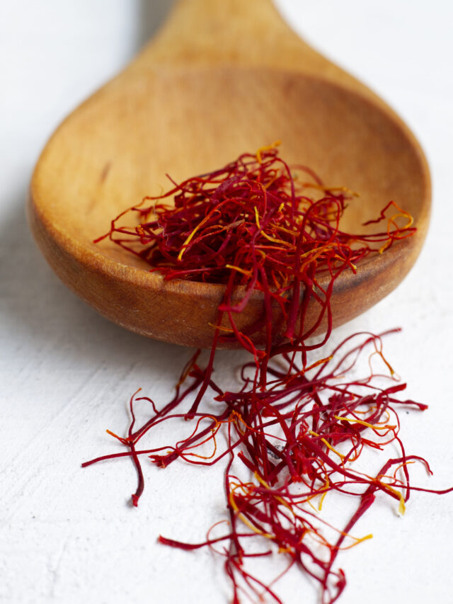 Secret Saffron Benefits for Skin - Nutrabay Magazine