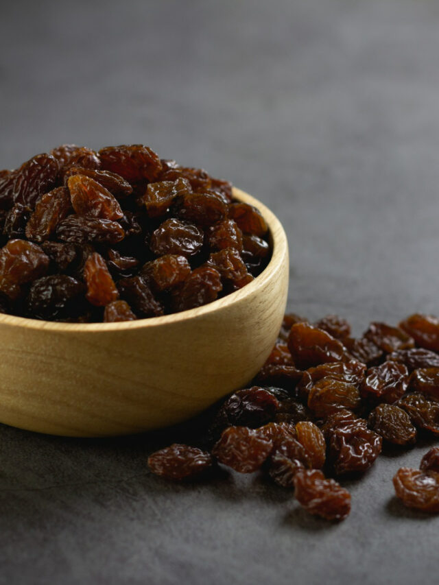 Reasons to Eat Munakka Raisins - Nutrabay Magazine