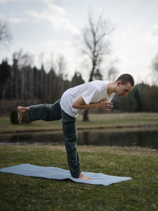 Yoga Poses for Building Muscle Strength - Nutrabay Magazine